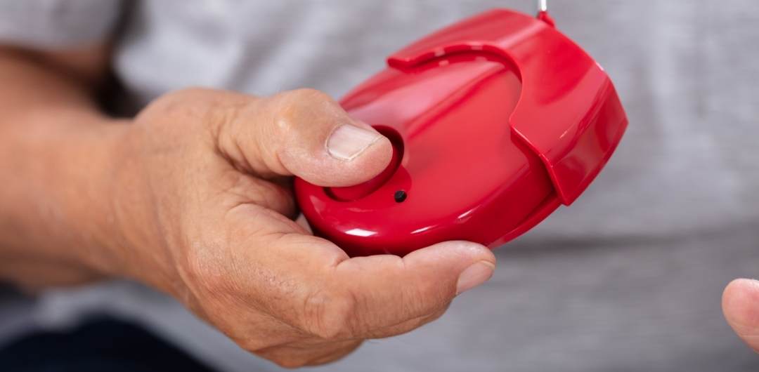 Your Guide To SOS Personal Alarms for Elderly | Koala Outdoor